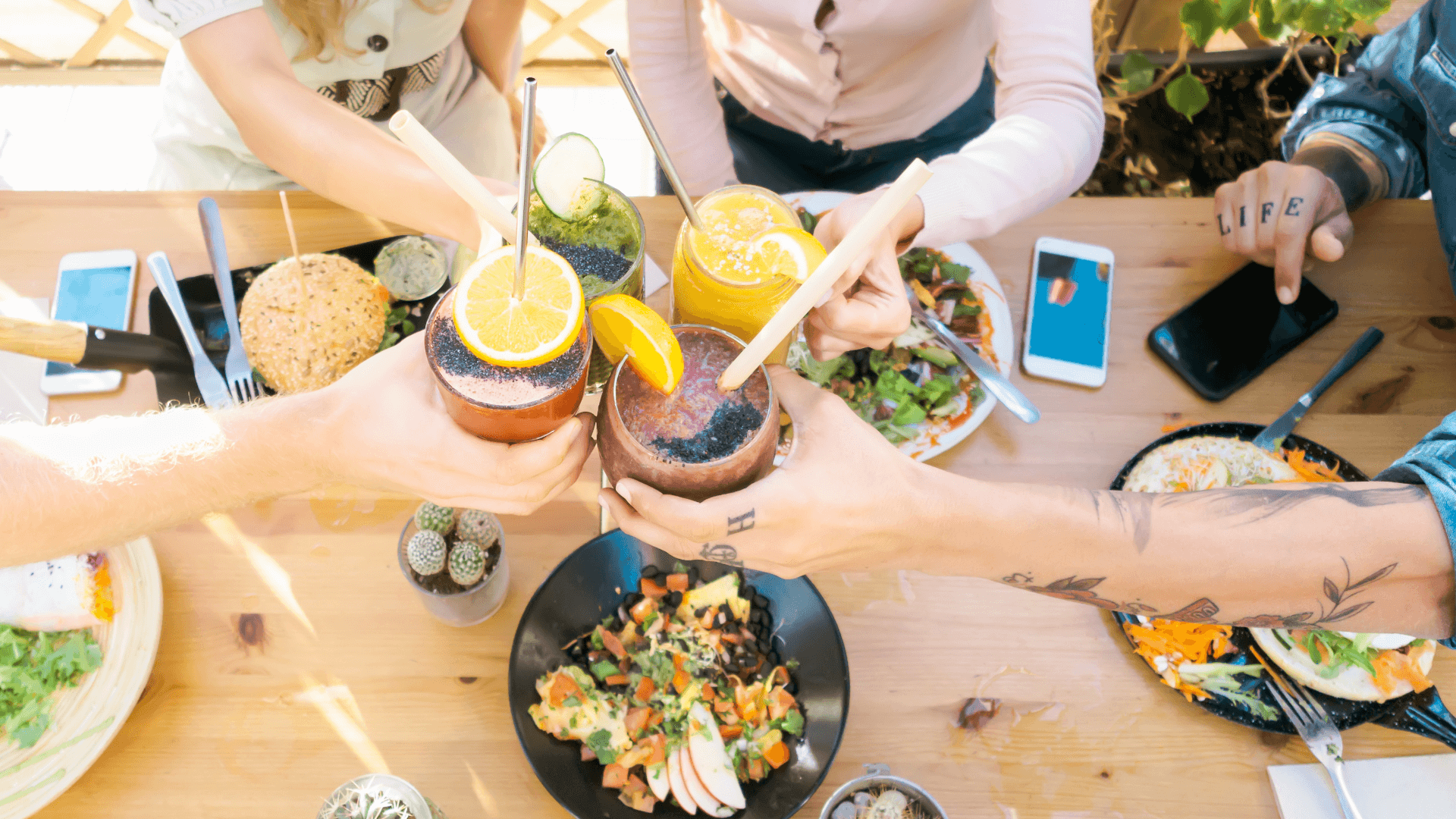 Comer fuera de casa sin romper tu dieta antiinflamatoria - Corporis sanum